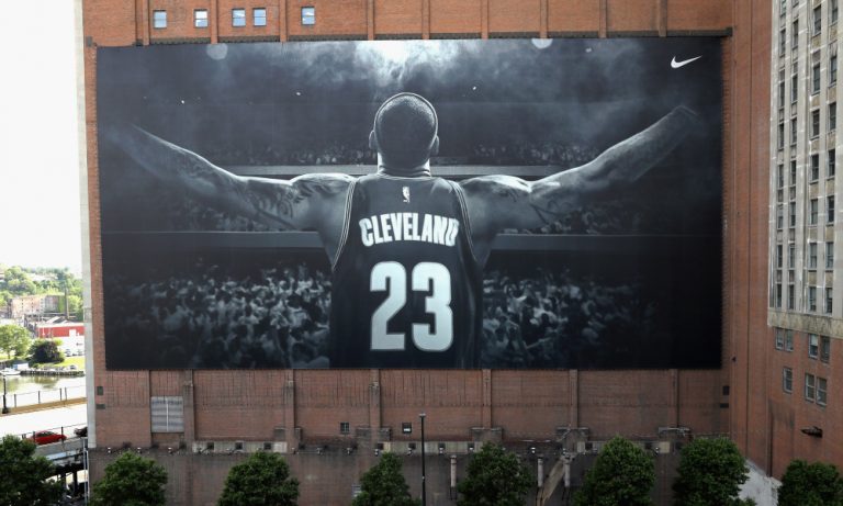 NBA - Le nouveau billboard en l'honneur de LeBron James à Los Angeles