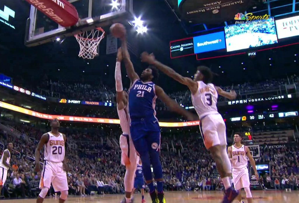 NBA - Top 10 : Joel Embiid pour l'euro-step dunk
