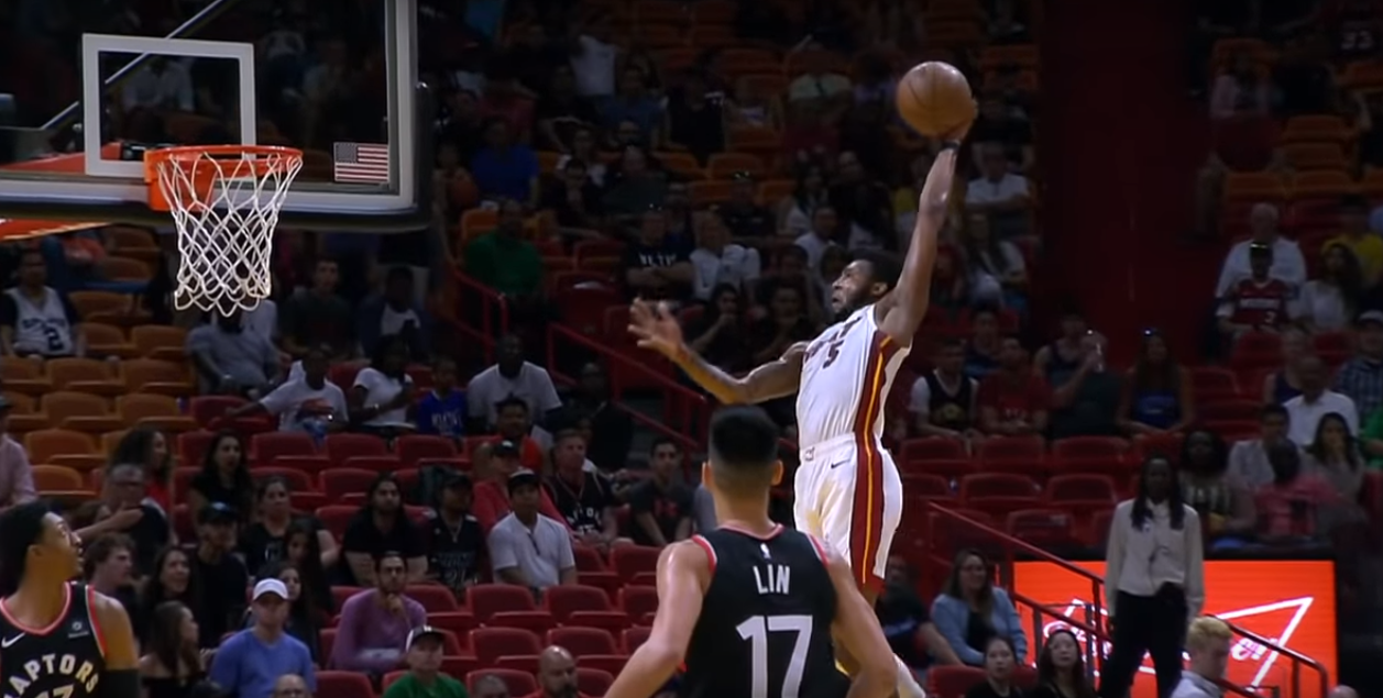 NBA - Top 10 : Derrick Jones Jr pour le dunk de l'année