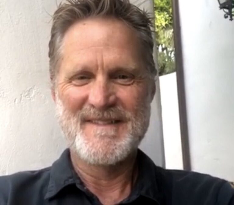 NBA - Steve Kerr tente un nouveau look pendant le confinement