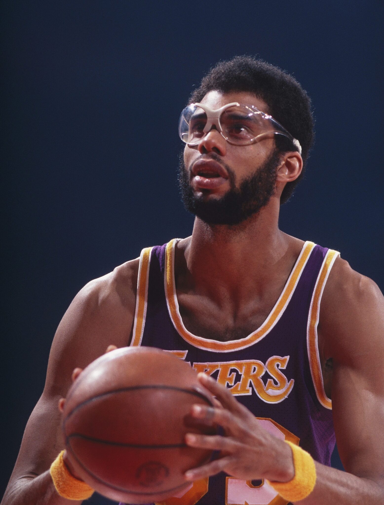NBA - Anthony Davis dévoile son nouveau look Kareem Abdul-Jabbar
