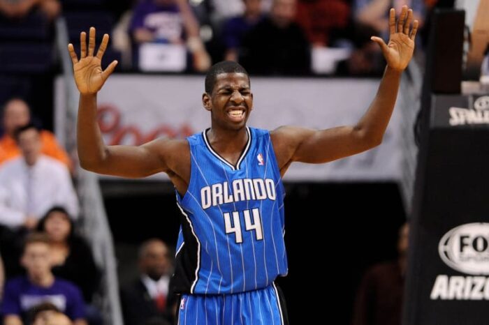 NBA - 10 joueurs qui empilent les millions... sans avoir de franchise