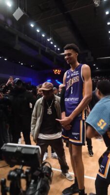 France - La photo dingue de Victor Wembanyama (2m21) avec Travis Scott (1m77)