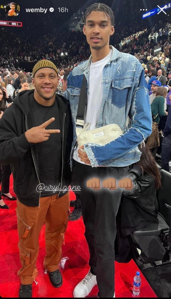 France - La photo dingue de Ciryl Gane (1m93, 112kg), minuscule à côté ...