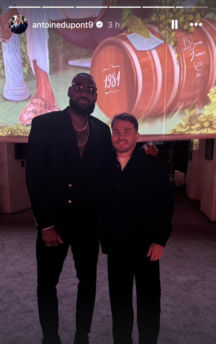 NBA - La photo dingue où LeBron James (2m06, 113kg) fait passer Antoine ...
